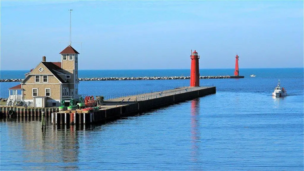 Best Towns on Lake Michigan - Lakeside Town Lake Living Guide