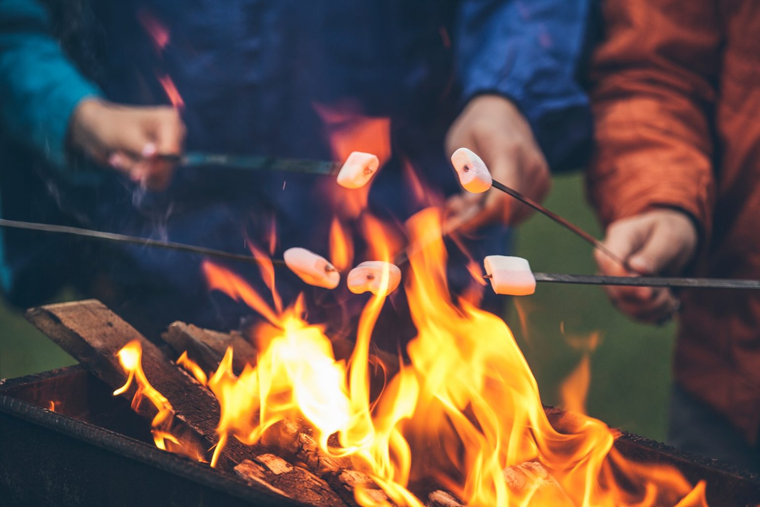 8 Ways To Host The Best Beach Bonfire Night Party At Your Lake House